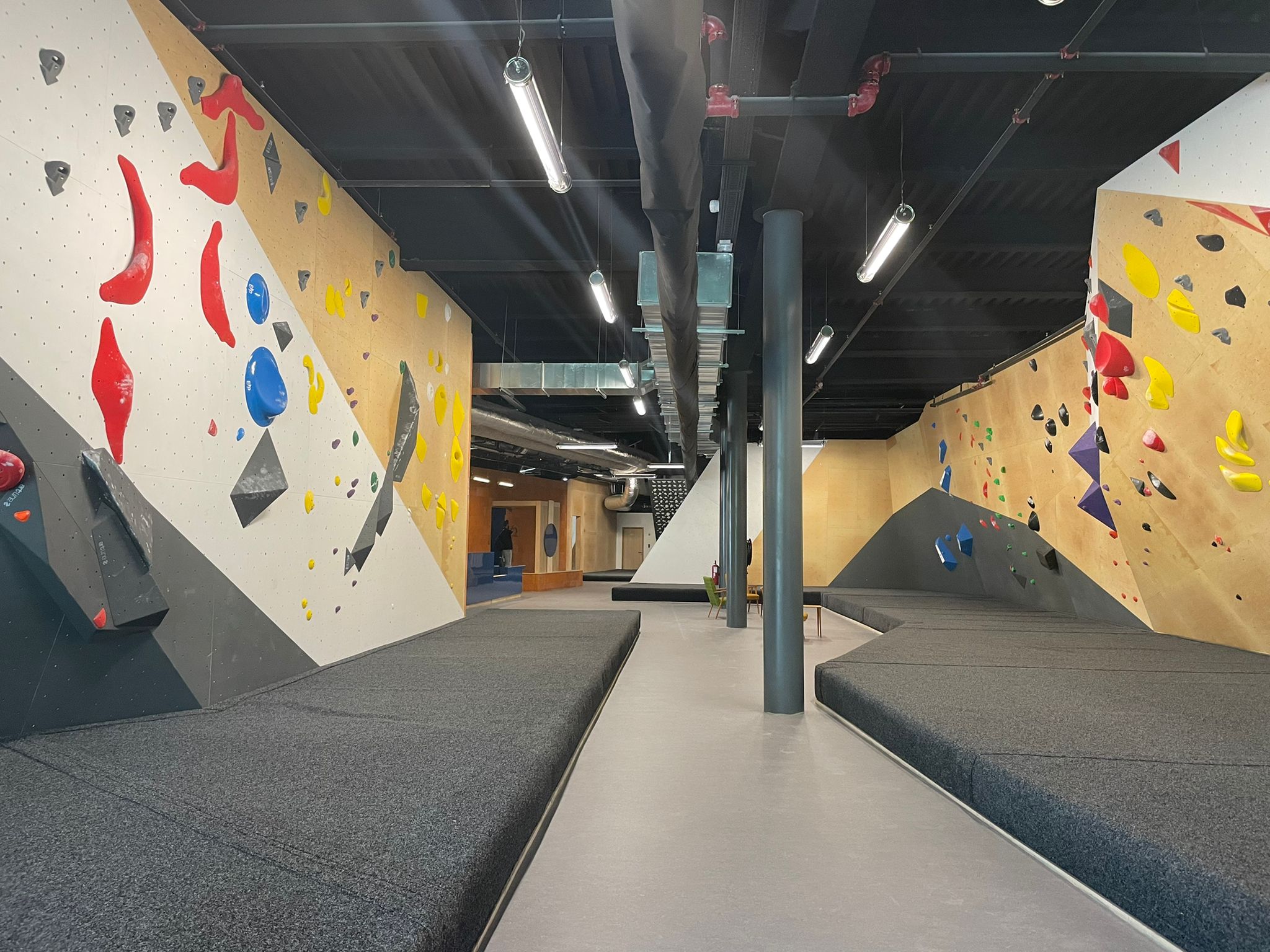 Atome | Salle d'Escalade Indoor | Nouvelles Galeries Annecy